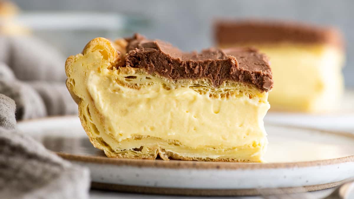 Easy Chocolate Eclair Cake Recipe