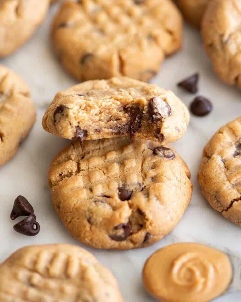 Peanut Butter Chocolate Chip Cookies - JoyFoodSunshine