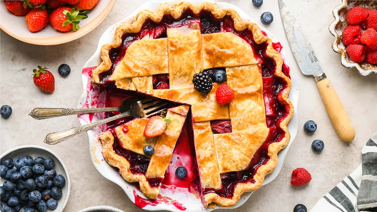 Mixed Berry Pie - JoyFoodSunshine