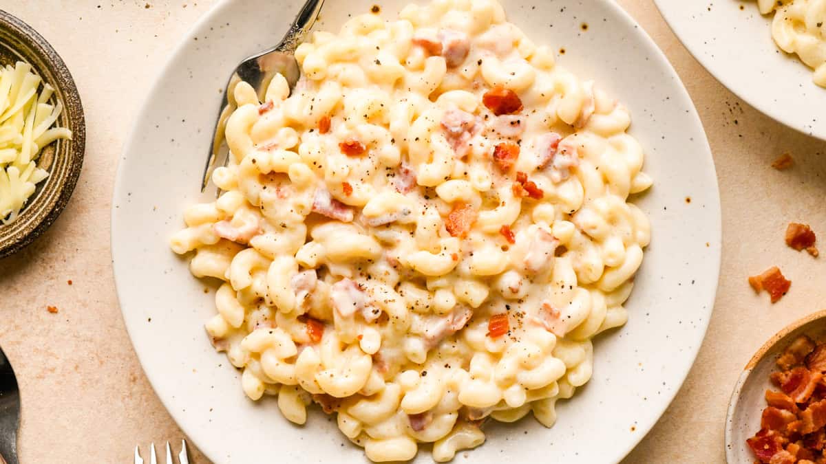 Bacon Macaroni and Cheese - JoyFoodSunshine