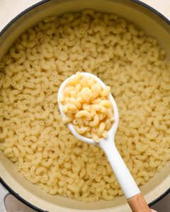 Bacon Macaroni and Cheese - JoyFoodSunshine